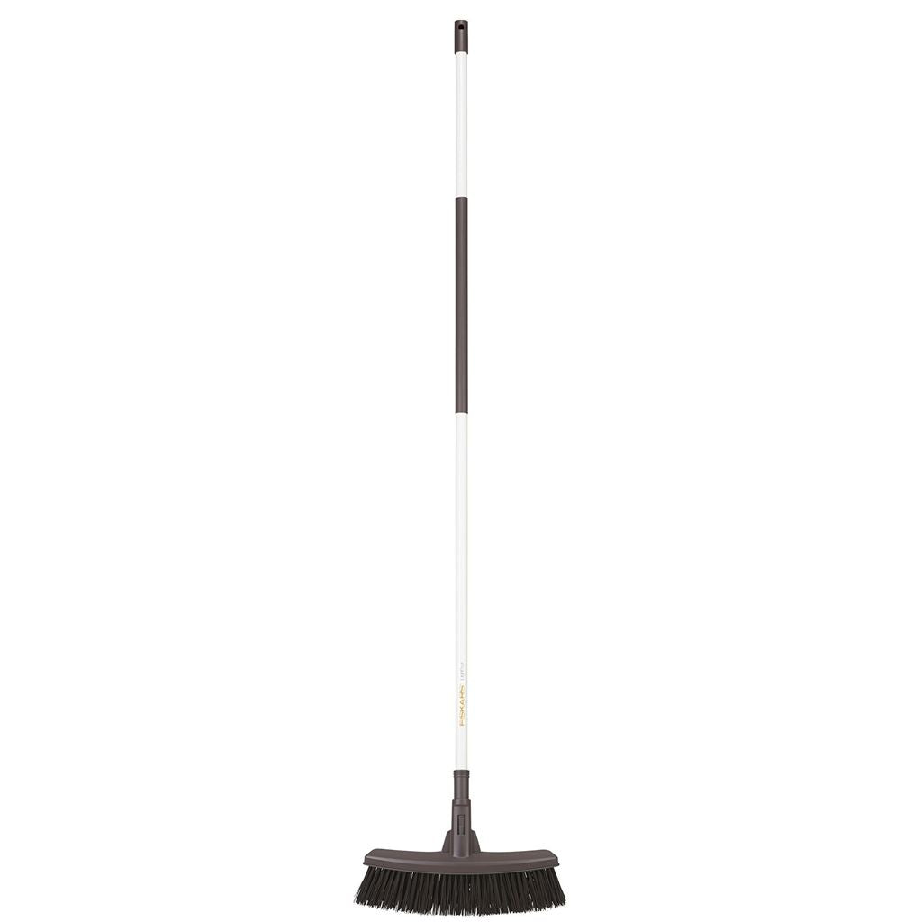 Fiskars Patio Broom, white – CardiffTools